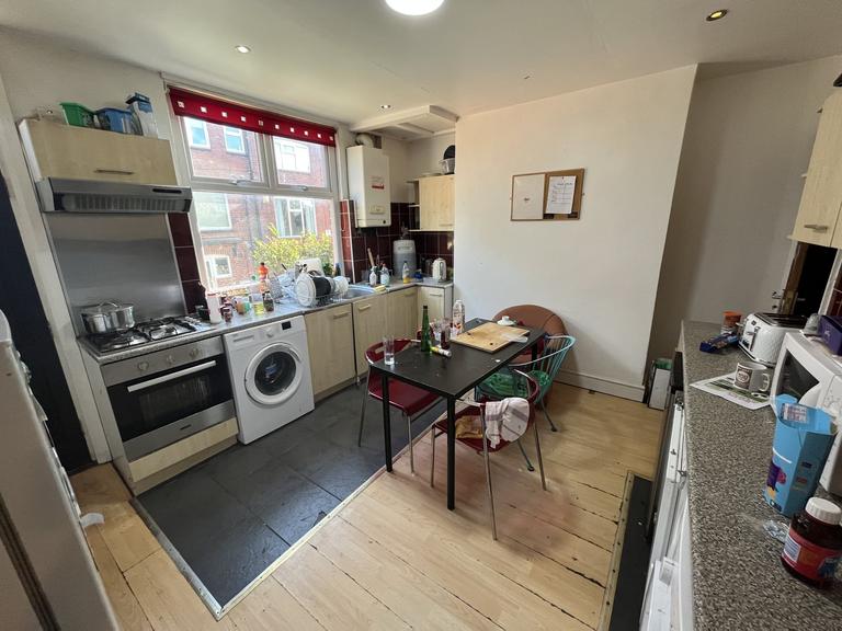 4 bedroom house for rent Manor Drive, Leeds, LS6 1DD | UniHomes