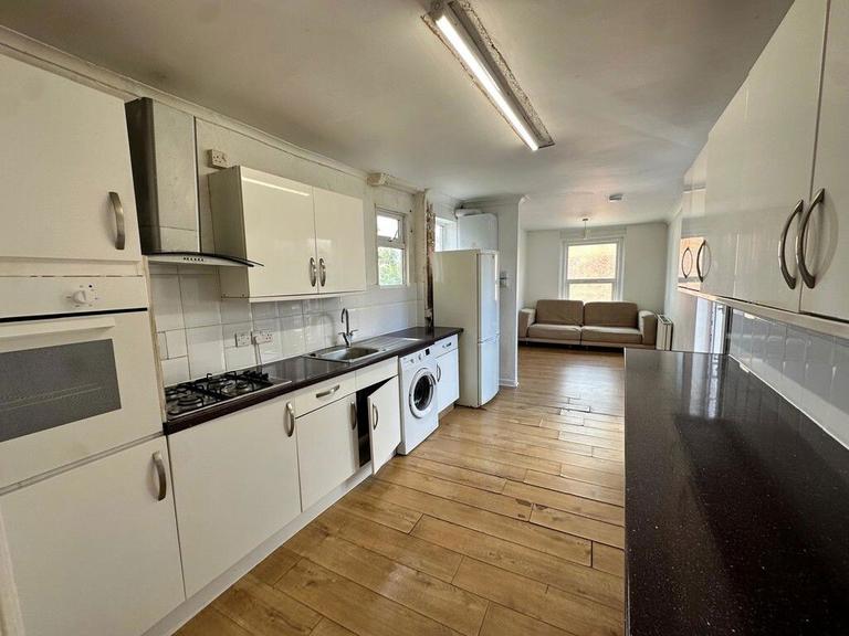 5 bedroom apartment for rent Milton Road Southampton, SO15 2JD | UniHomes