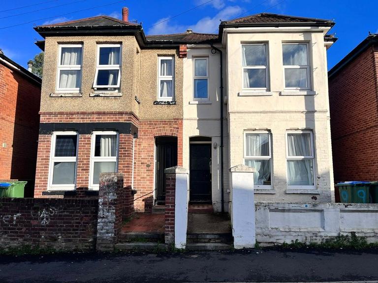 4 bedroom house for rent Burlington Road, Southampton, SO15 2FR | UniHomes