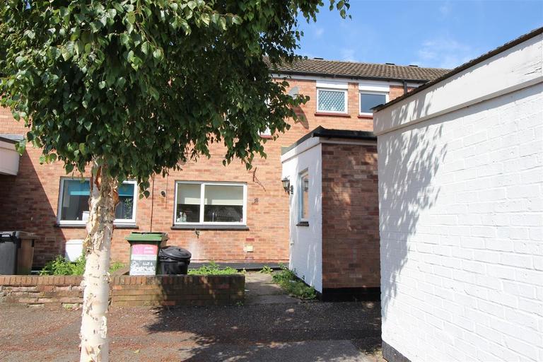 5 bedroom house for rent Bosanquet Close, London, UB8 3PE | UniHomes