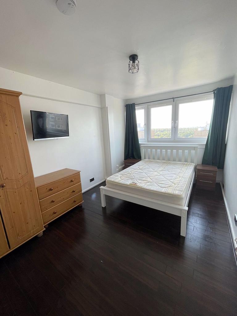 3 bedroom apartment for rent Somborne House, Fontley Way London, SW15 ...
