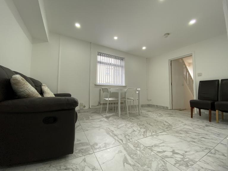 6 bedroom house for rent Letty Street Cardiff, CF24 4EL | UniHomes