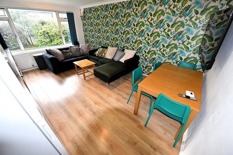 3 bedroom house for rent The Poplars, Leeds, LS6 2BT | UniHomes