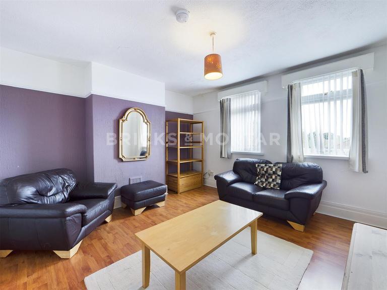 3 bedroom apartment for rent Kenton Road Newcastle, NE3 4NQ | UniHomes