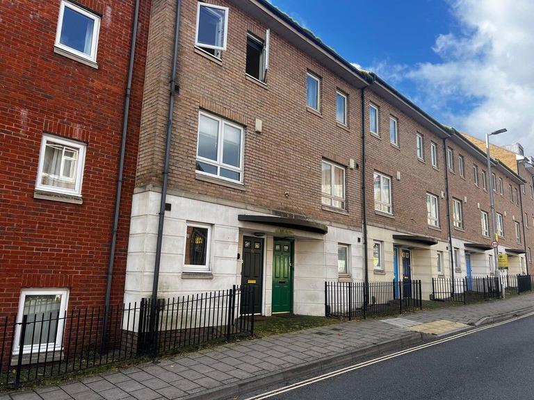 4 bedroom house for rent Augusta Court Exeter, EX1 1DL | UniHomes