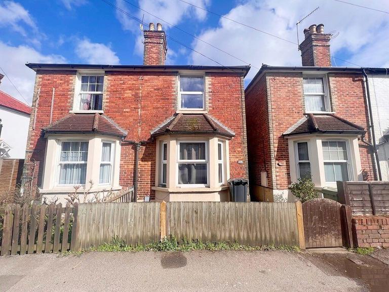 3 bedroom house for rent Walnut Tree Close Surrey, GU1 4UQ | UniHomes