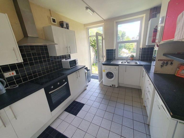 6 bedroom house for rent Moor Oaks Road Sheffield, S10 1BX | UniHomes