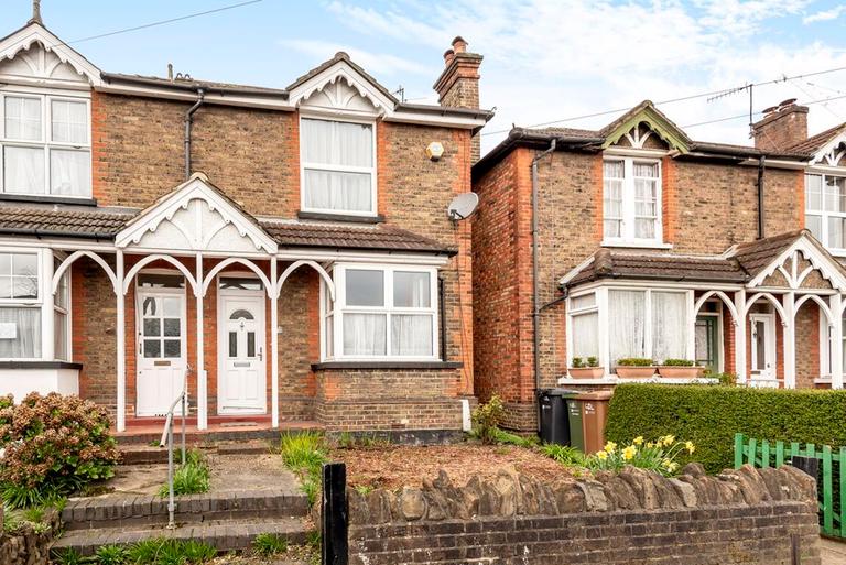 4 bedroom house for rent Walnut Tree Close, Surrey, GU1 4UB | UniHomes