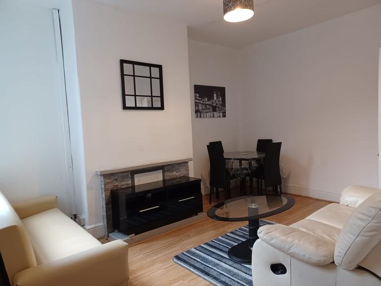 3 bedroom house for rent Westbourne Road, Manchester, M14 6YN | UniHomes