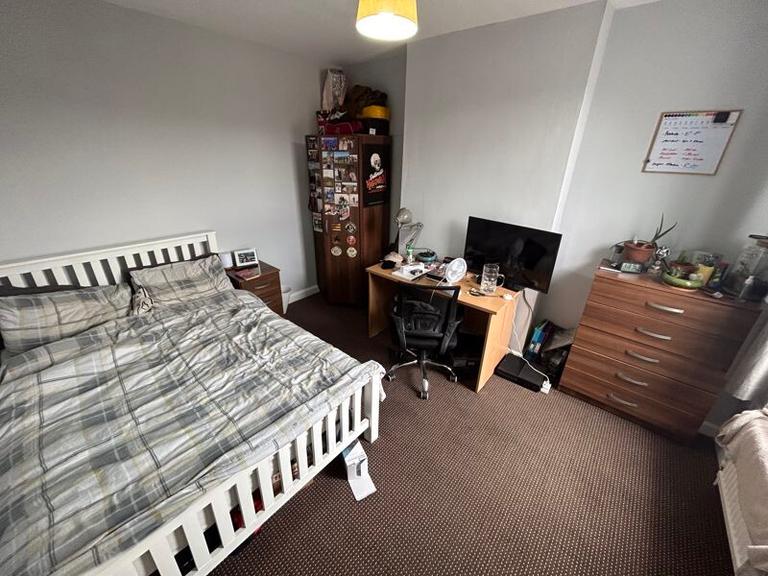 5 bedroom house for rent Teversal Avenue Nottingham, NG7 1PY | UniHomes
