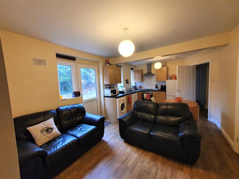 3 bedroom apartment for rent Beadnell Place Newcastle, NE2 1YD | UniHomes