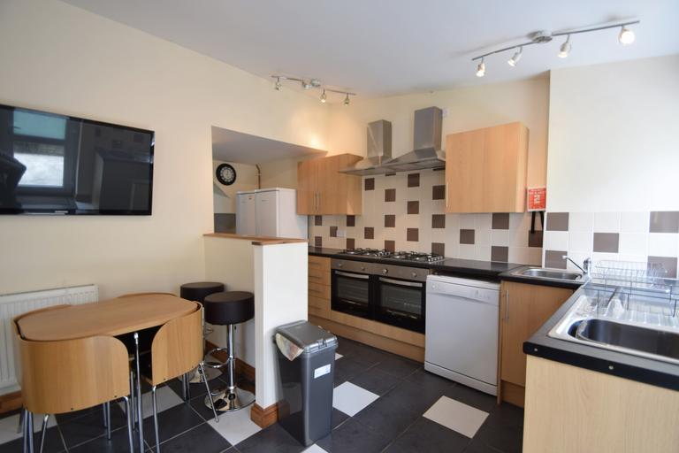 8 bedroom house for rent Cathays Terrace Cardiff, CF24 4HU | UniHomes
