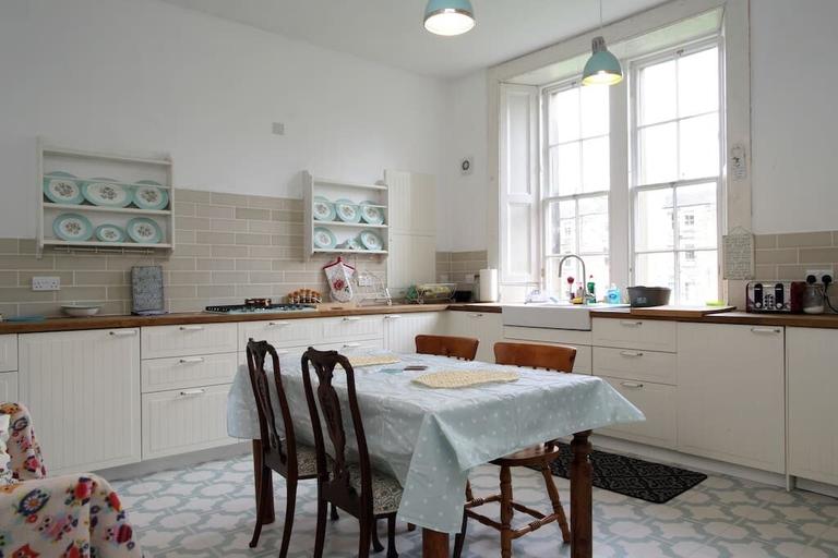 4 bedroom apartment for rent Bernard Terrace, Flat 1F2 Edinburgh, EH8 ...