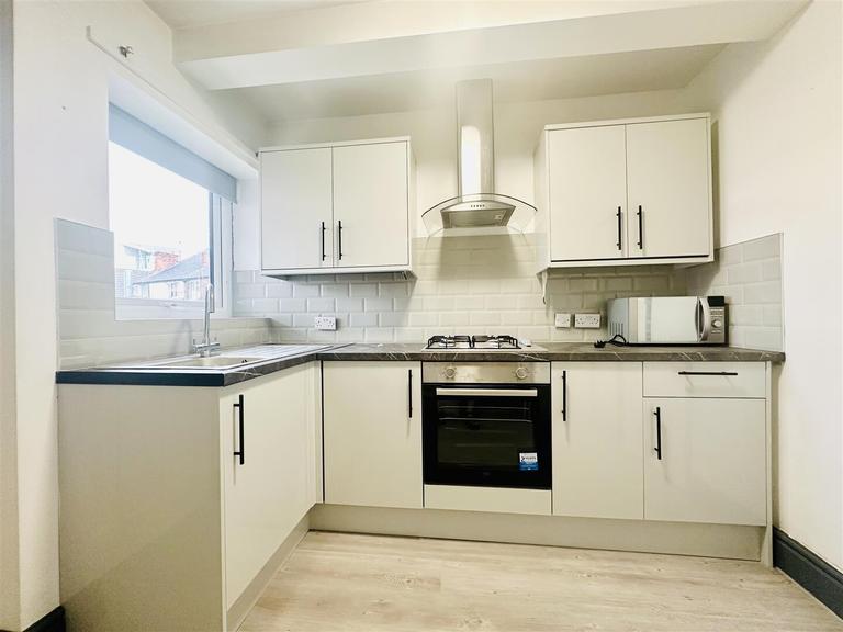 3 bedroom apartment for rent Tbridge Buildings Nottingham, NG2 5FB ...