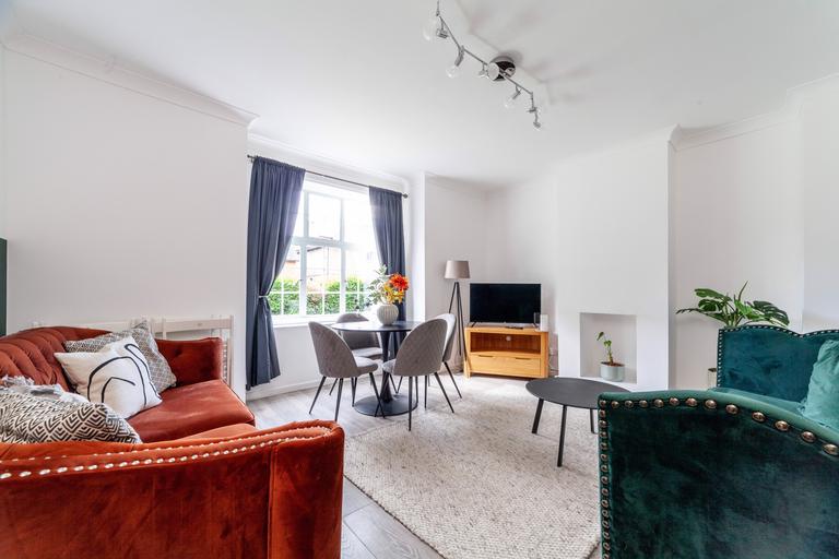 3 bedroom apartment for rent Huntingfield Road London, SW15 5EU | UniHomes