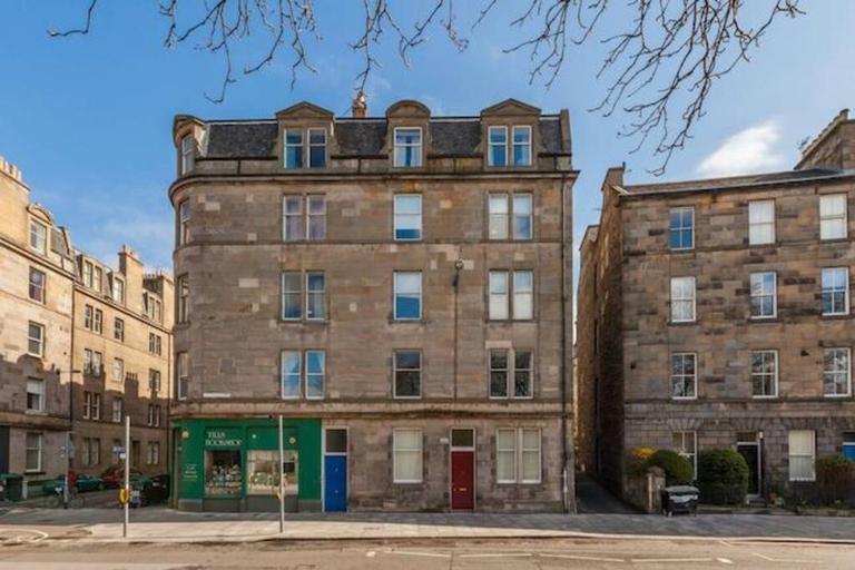 4 bedroom apartment for rent Hope Park Crescent, 2 (1F1) Edinburgh, EH8 ...