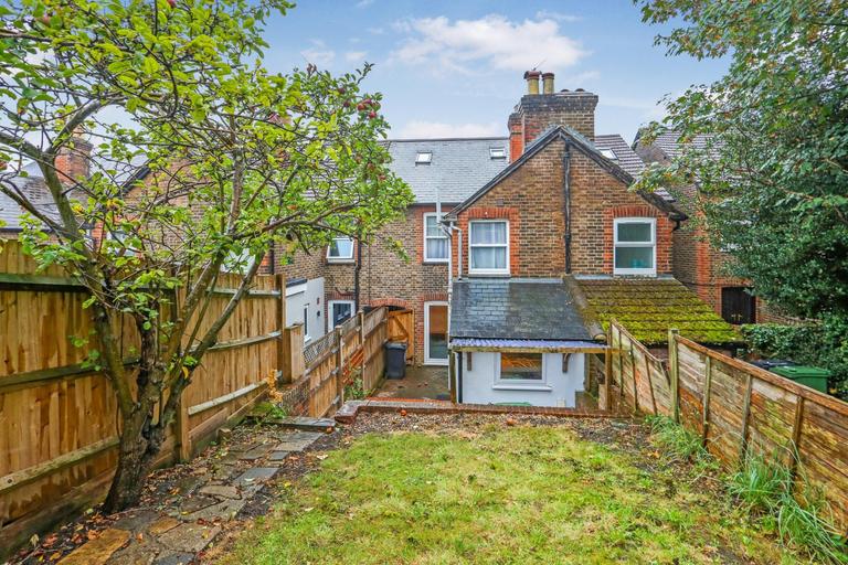 4 bedroom house for rent Walnut Tree Close, Surrey, GU1 4UQ | UniHomes