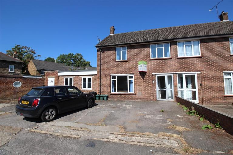 6 bedroom house for rent Lodge Close London, UB8 2ES | UniHomes