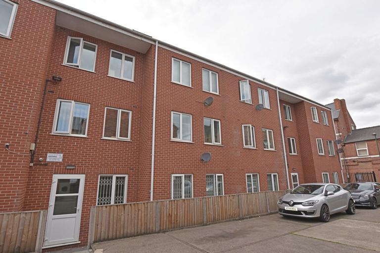 3 bedroom apartment for rent Radford Road Nottingham, NG7 5GN | UniHomes