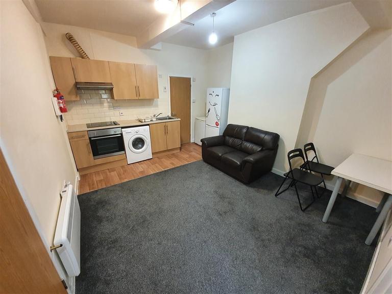 2 bedroom apartment for rent West Luton Place, Cardiff, CF24 0EW | UniHomes