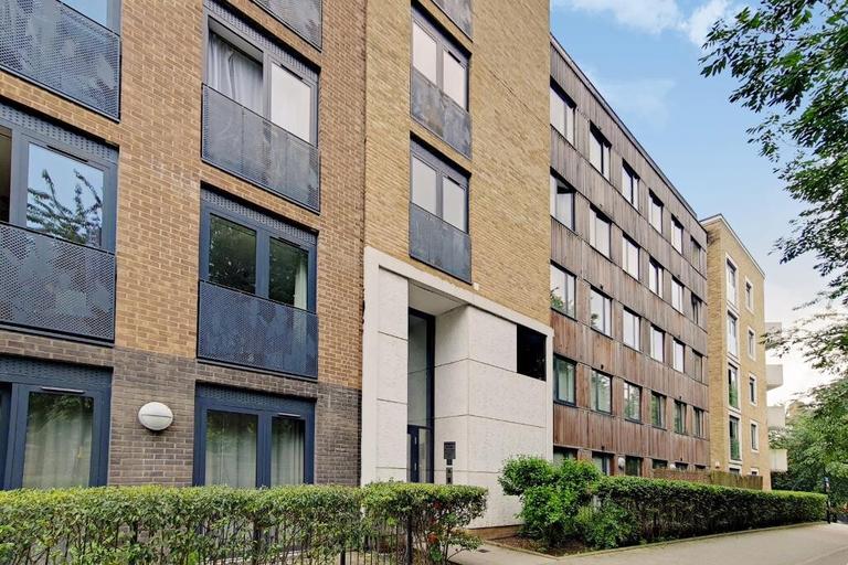 3 bedroom apartment for rent Fairmont House, Albatross Way London, SE16 ...