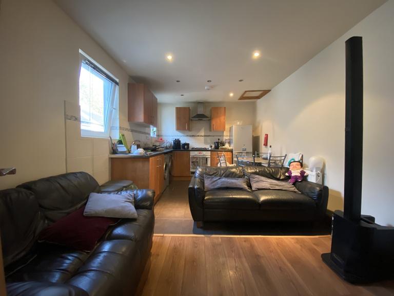 4 bedroom apartment for rent Albany Road, Cardiff, CF24 3RP | UniHomes