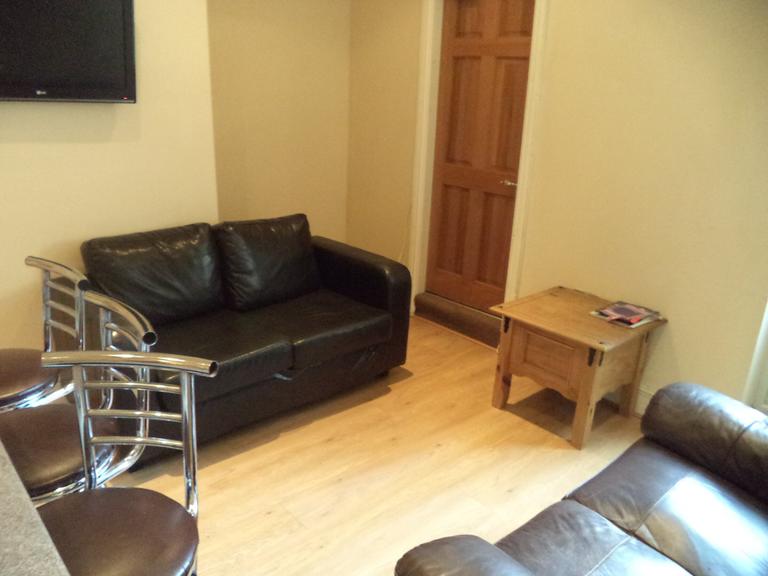 3 bedroom apartment for rent Grosvenor Avenue Newcastle, NE2 2NN | UniHomes