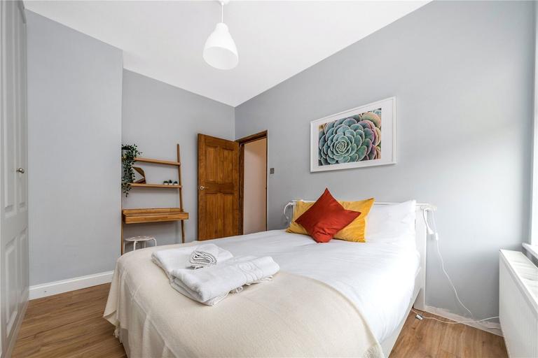 2 bedroom apartment for rent York Mansions London, SE17 1LP | UniHomes