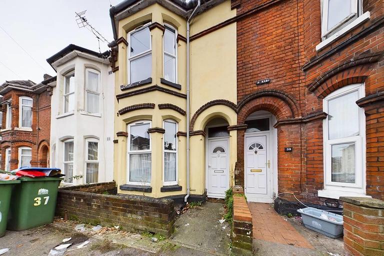 3 bedroom house for rent Livingstone Road Southampton, SO14 6WL | UniHomes