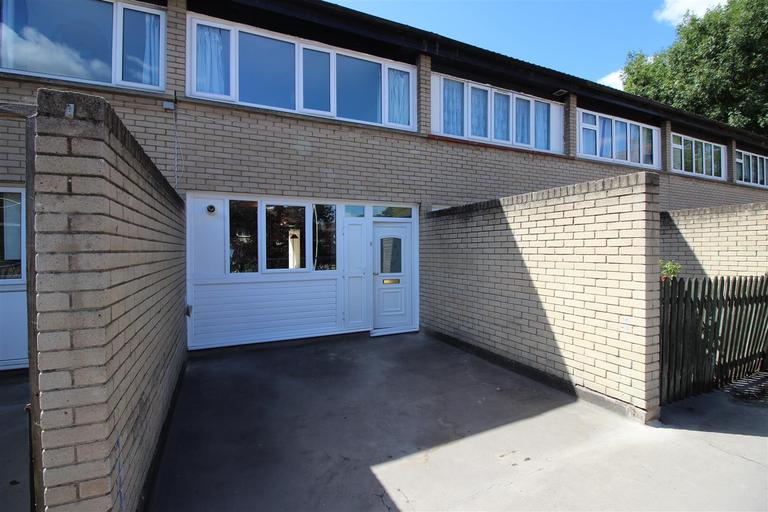 3 bedroom house for rent Heritage Close, London, UB8 2LA | UniHomes