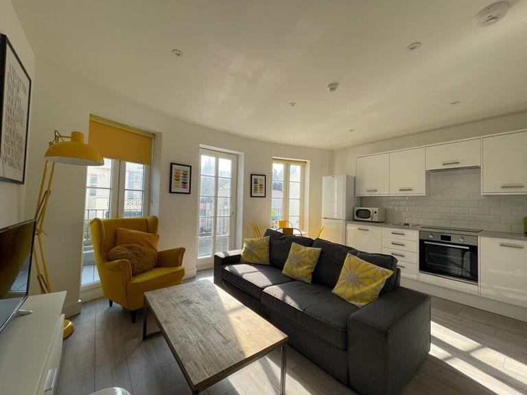 4 bedroom apartment for rent Norfolk Square Brighton, BN1 2PB | UniHomes