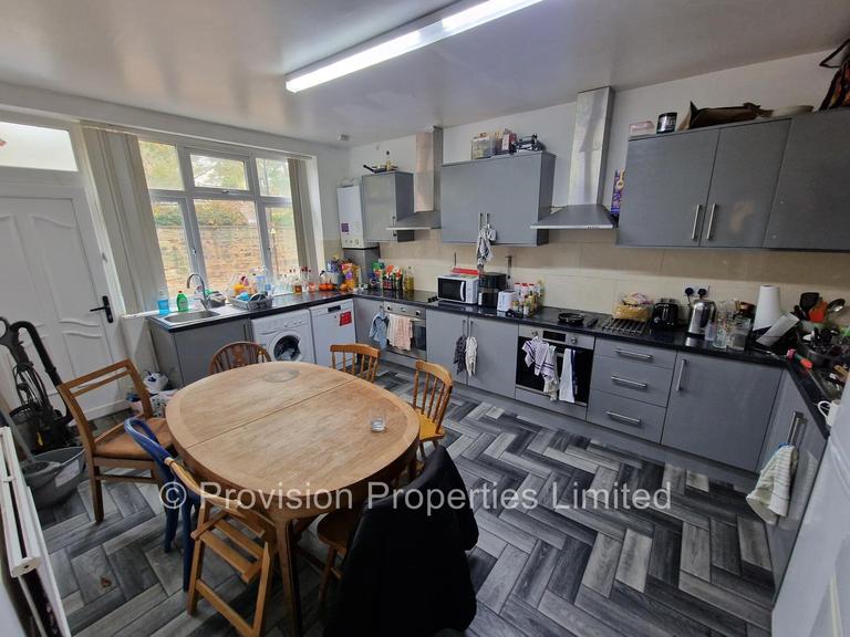 9 bedroom house for rent Regent Park Terrace Leeds Leeds, LS6 2AX ...