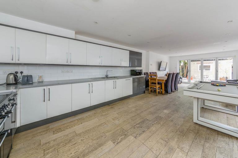 10 bedroom house for rent Bartlemas Road Oxford, OX4 1XU | UniHomes