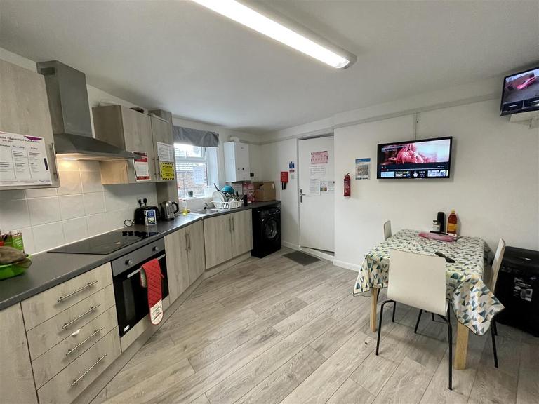 3 bedroom house for rent Brighton Grove Newcastle, NE4 5NR | UniHomes