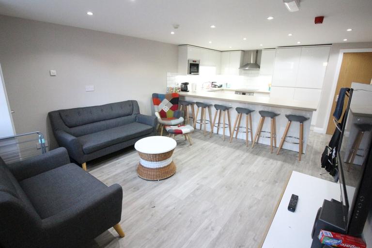 6 bedroom house for rent Crwys Road, Cardiff, CF24 4NJ | UniHomes