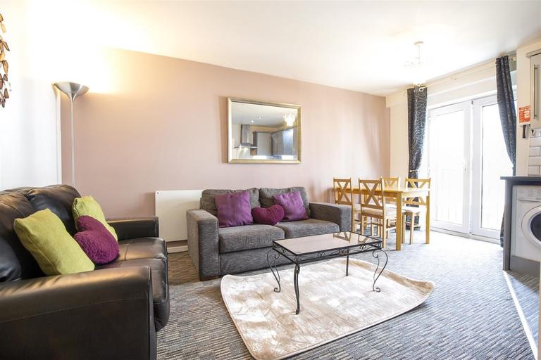 3 bedroom apartment for rent Rialto Building, Newcastle, NE1 2JR | UniHomes