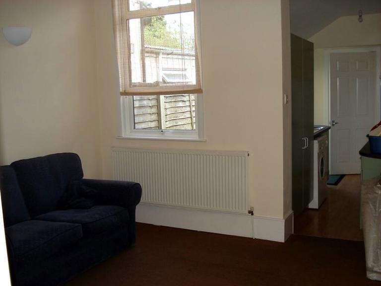 2 bedroom house for rent Gleave Road Birmingham, B29 6JW | UniHomes