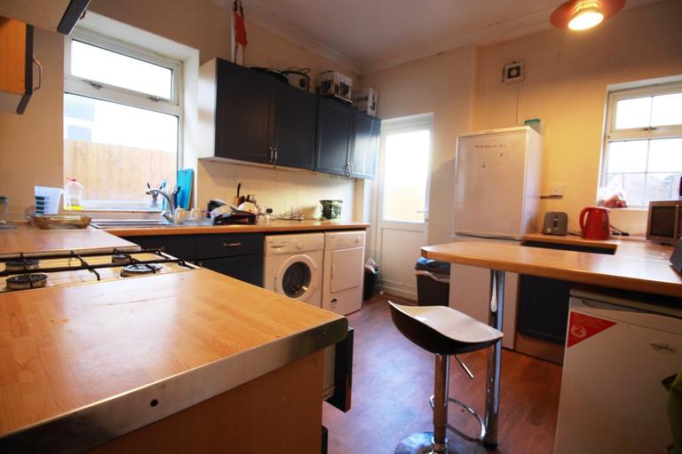 5 bedroom house for rent Albany Road, Cardiff, CF24 3NT | UniHomes