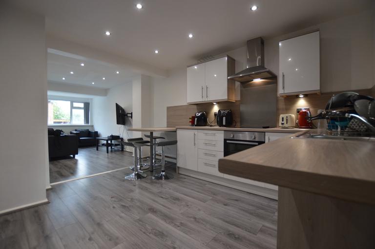 4 bedroom house for rent Well Close Rise, Leeds, LS7 1HT | UniHomes