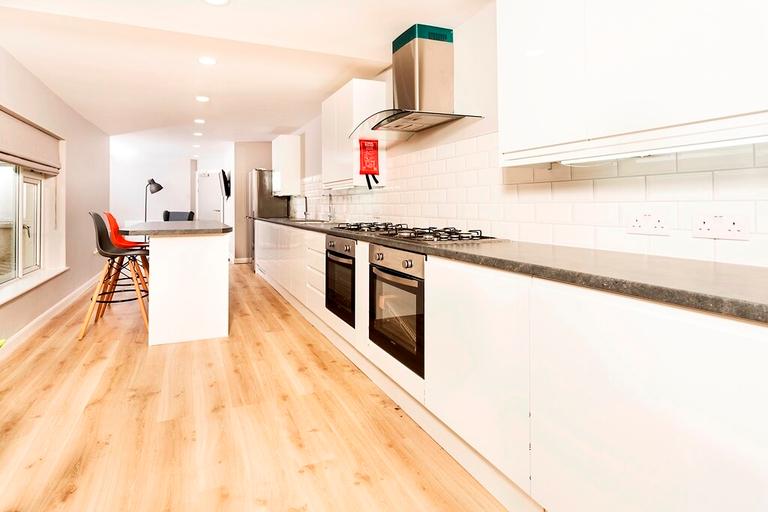 8 bedroom house for rent Harriet Street Cardiff, CF24 4BU | UniHomes