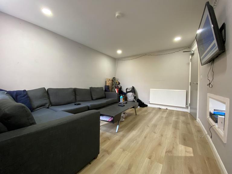 6 bedroom house for rent Hirwain Street Cardiff, CF24 4JH | UniHomes