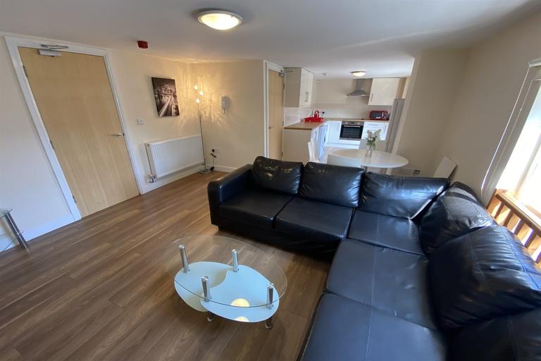 2 bedroom house for rent High Road Nottingham, NG9 2JQ | UniHomes