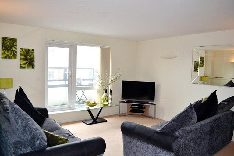 2 bedroom house for rent Stockport Road, Grove Village, Manchester, M13 ...
