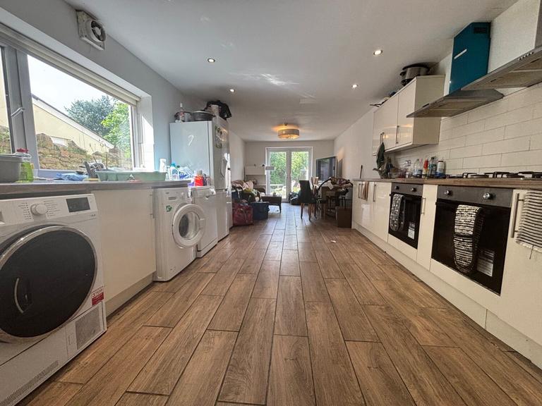 8 bedroom house for rent Miskin Street Cardiff, CF24 4AS | UniHomes