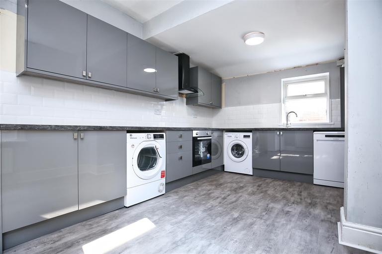 6 bedroom house for rent Manor House Road Newcastle, NE2 2LY | UniHomes