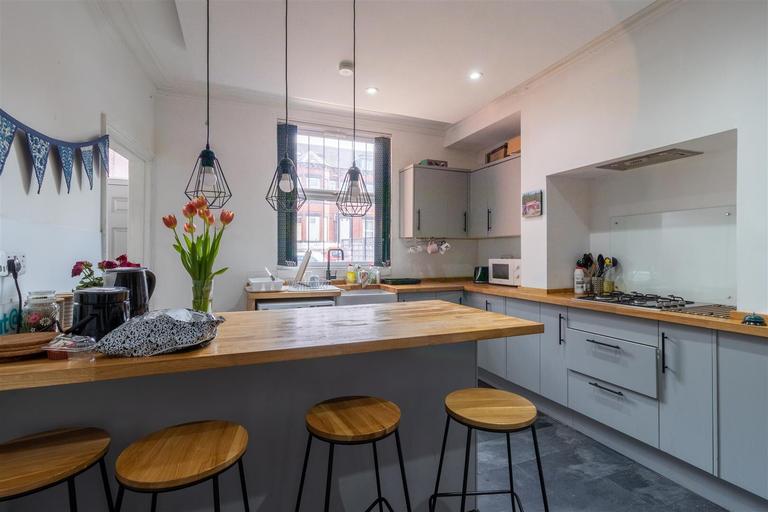 4 bedroom house for rent Royal Park Avenue Leeds, LS6 1EY | UniHomes