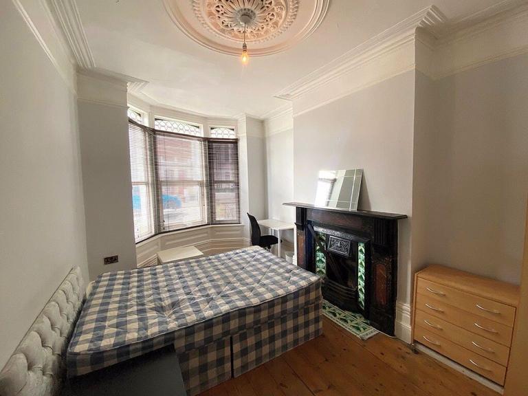 3 bedroom house for rent Frensham Road, Portsmouth, PO4 8AE | UniHomes