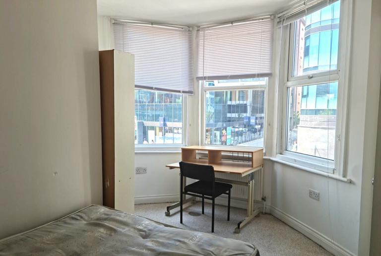 6 bedroom apartment for rent Holdenhurst Road Lansdowne Bournemouth ...