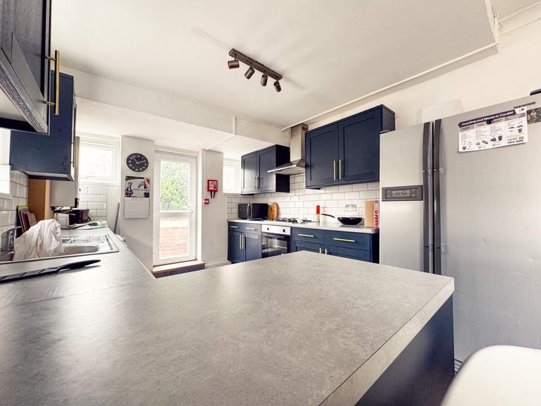 6 bedroom house for rent Lisvane Street Cardiff, CF24 4LL | UniHomes