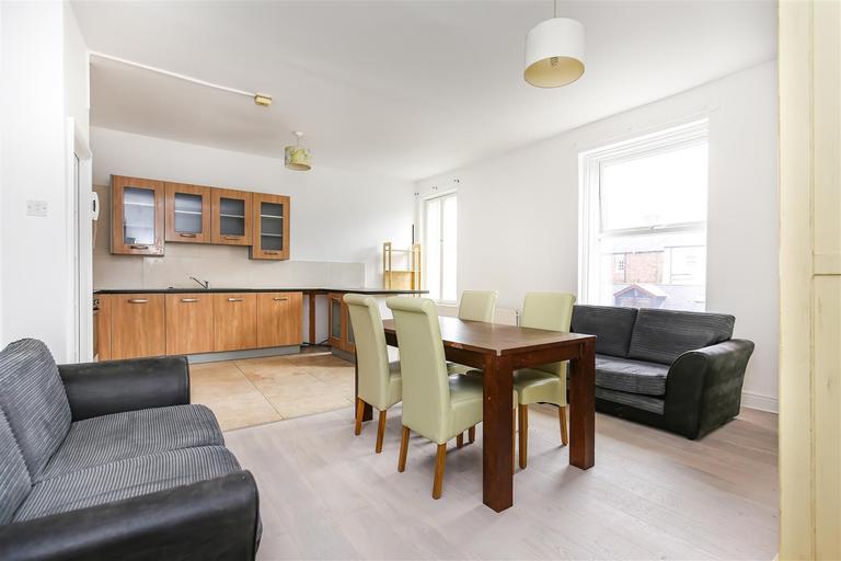 3 bedroom apartment for rent Westgate Road, Newcastle, NE4 6AP | UniHomes